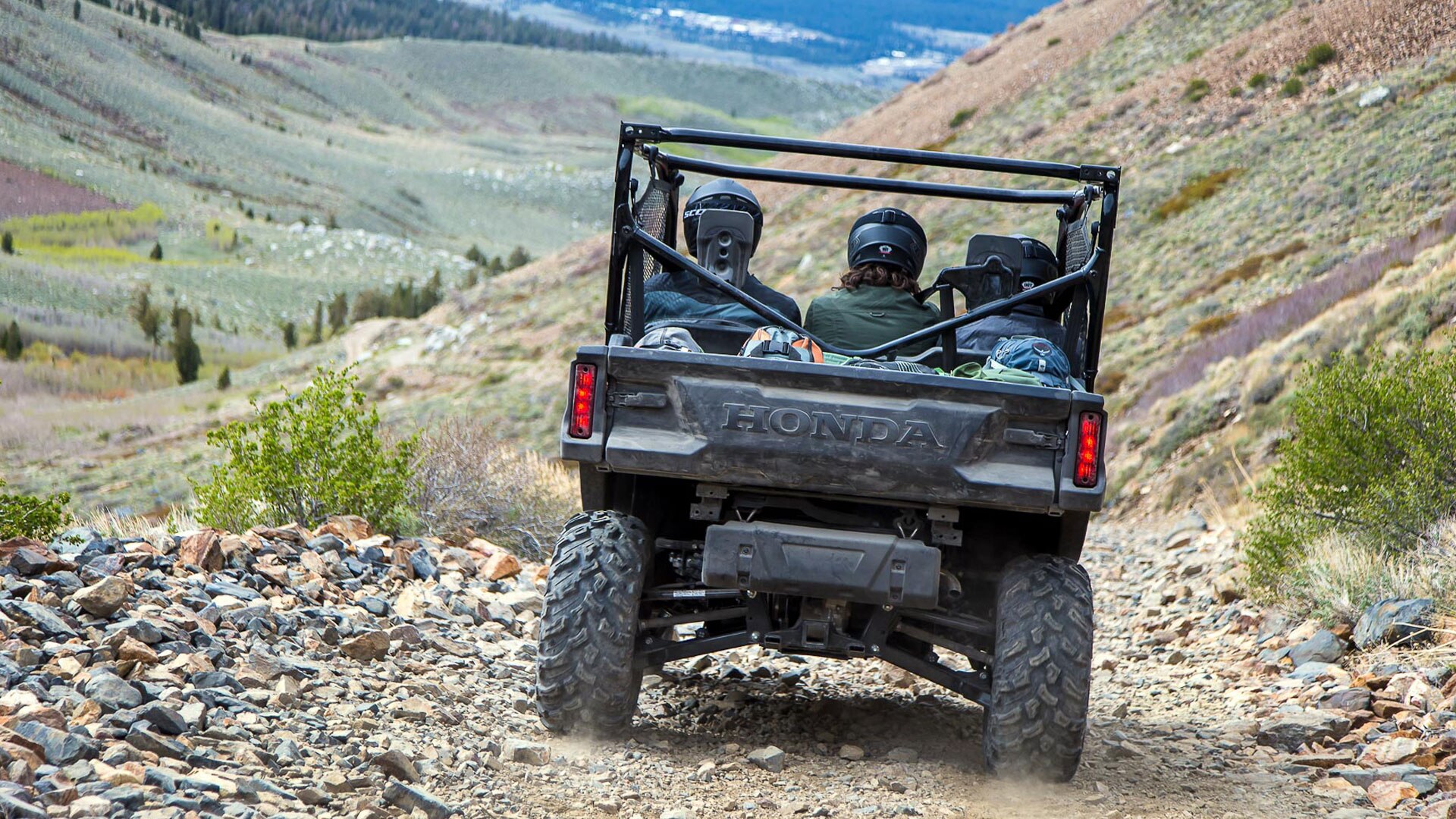 Pioneer 1000 EPS Outdoor Package > Honda ATV & Side-by-Side Canada